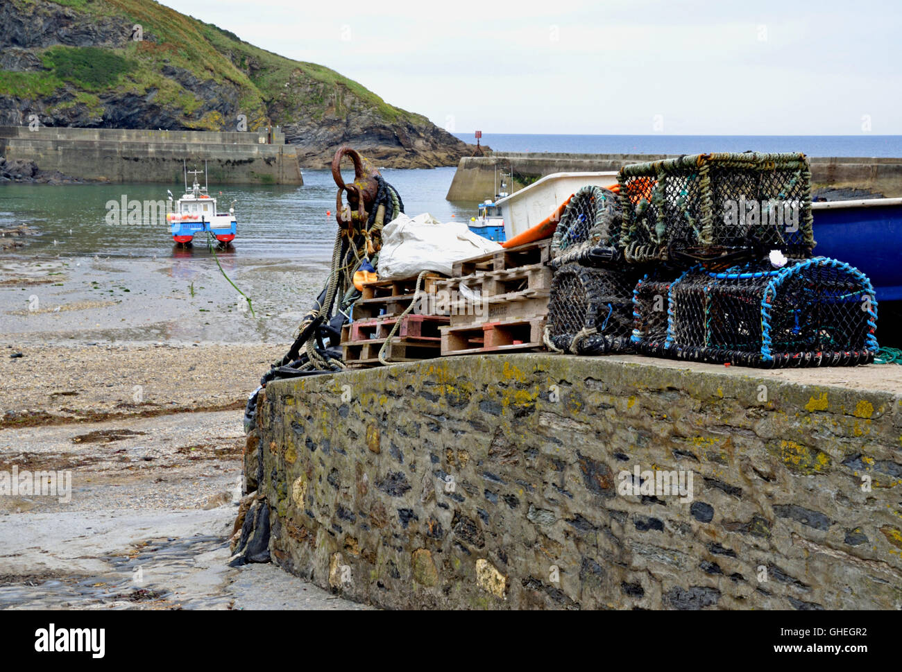 Harbours cornwall hi-res stock photography and images - Alamy