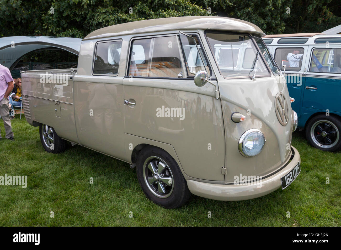 Restored split screen crew cab Volkswagen camper van Stock Photo - Alamy