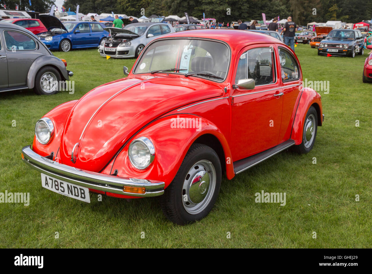 Red volkswagen beetle detail hi-res stock photography and images - Alamy