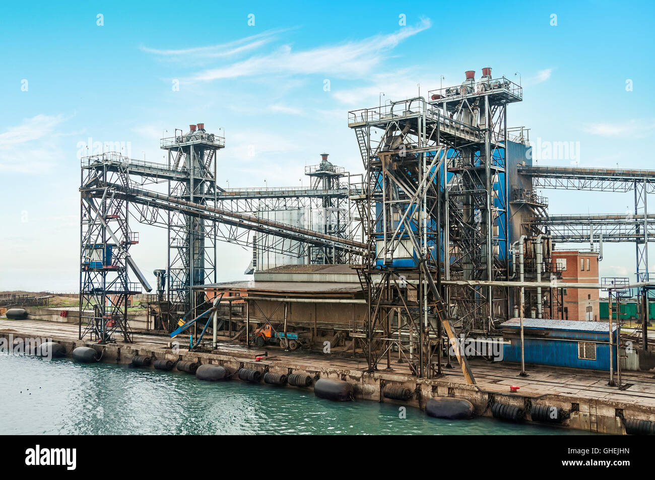 Oil refinery chemical plant hi-res stock photography and images - Alamy