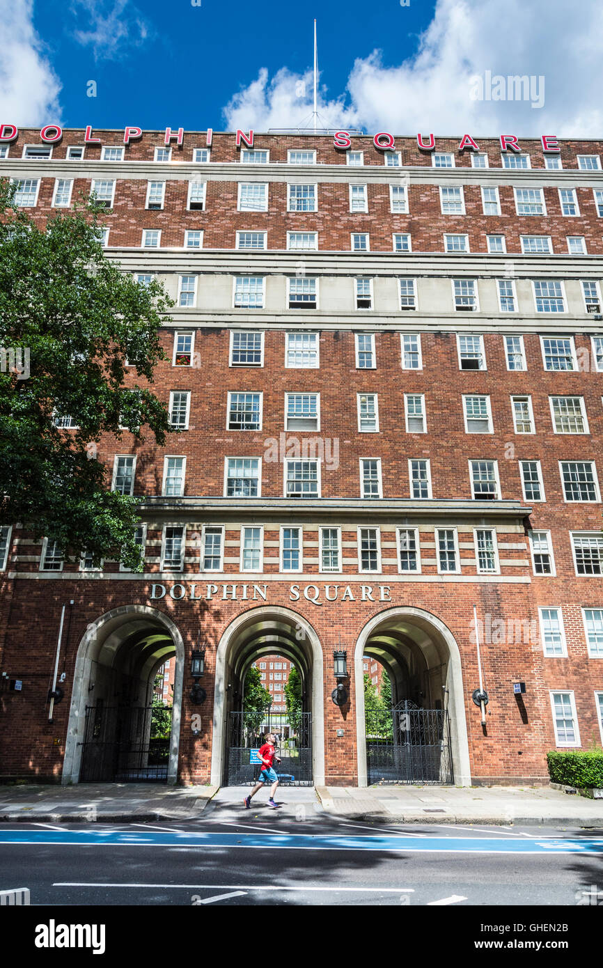 Dolphin square in pimlico hi-res stock photography and images - Alamy