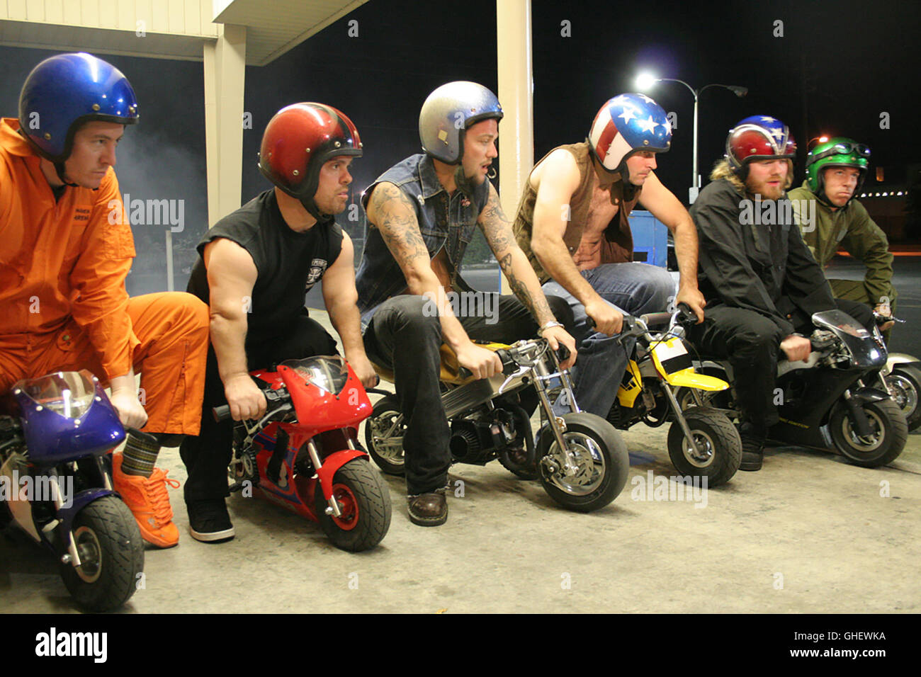 JACKASS NUMBER TWO USA 2006 Jeff Tremaine RYAN DUNN, JASAON ACUNA, BAM MARGERA Regie: Jeff ...