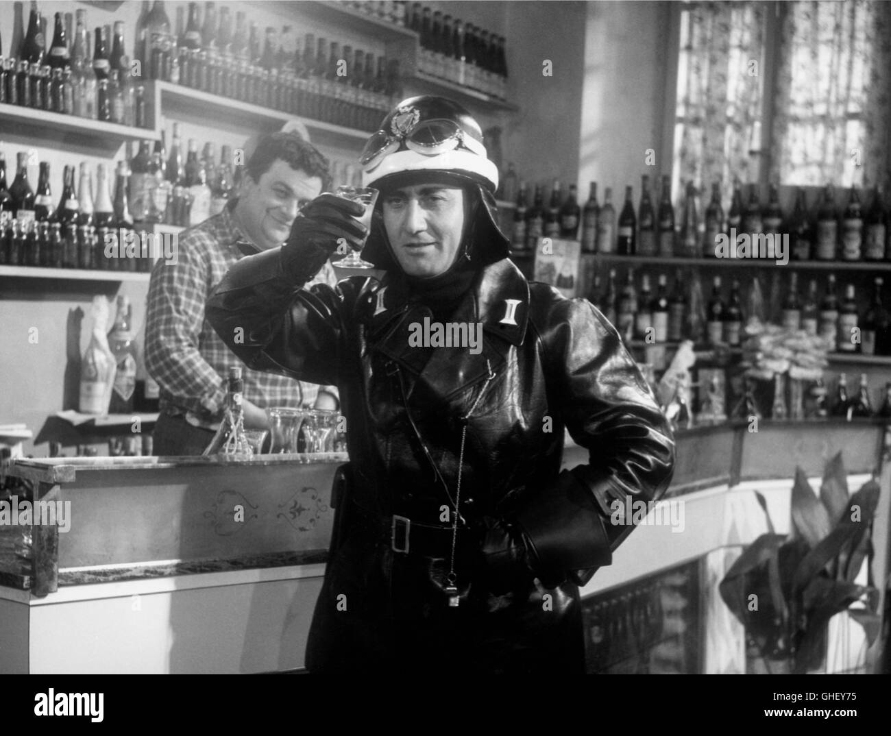 IL VIGILE Italien 1960 Luigi Zampa ALBERTO SORDI (Otello Celletti) on ...