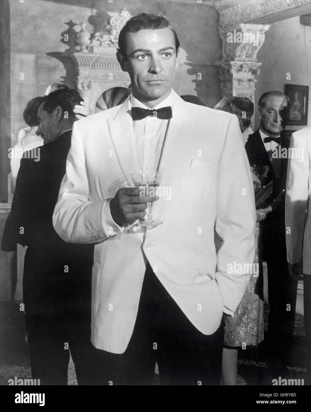 Sean connery woman of straw hi-res stock photography and images - Alamy