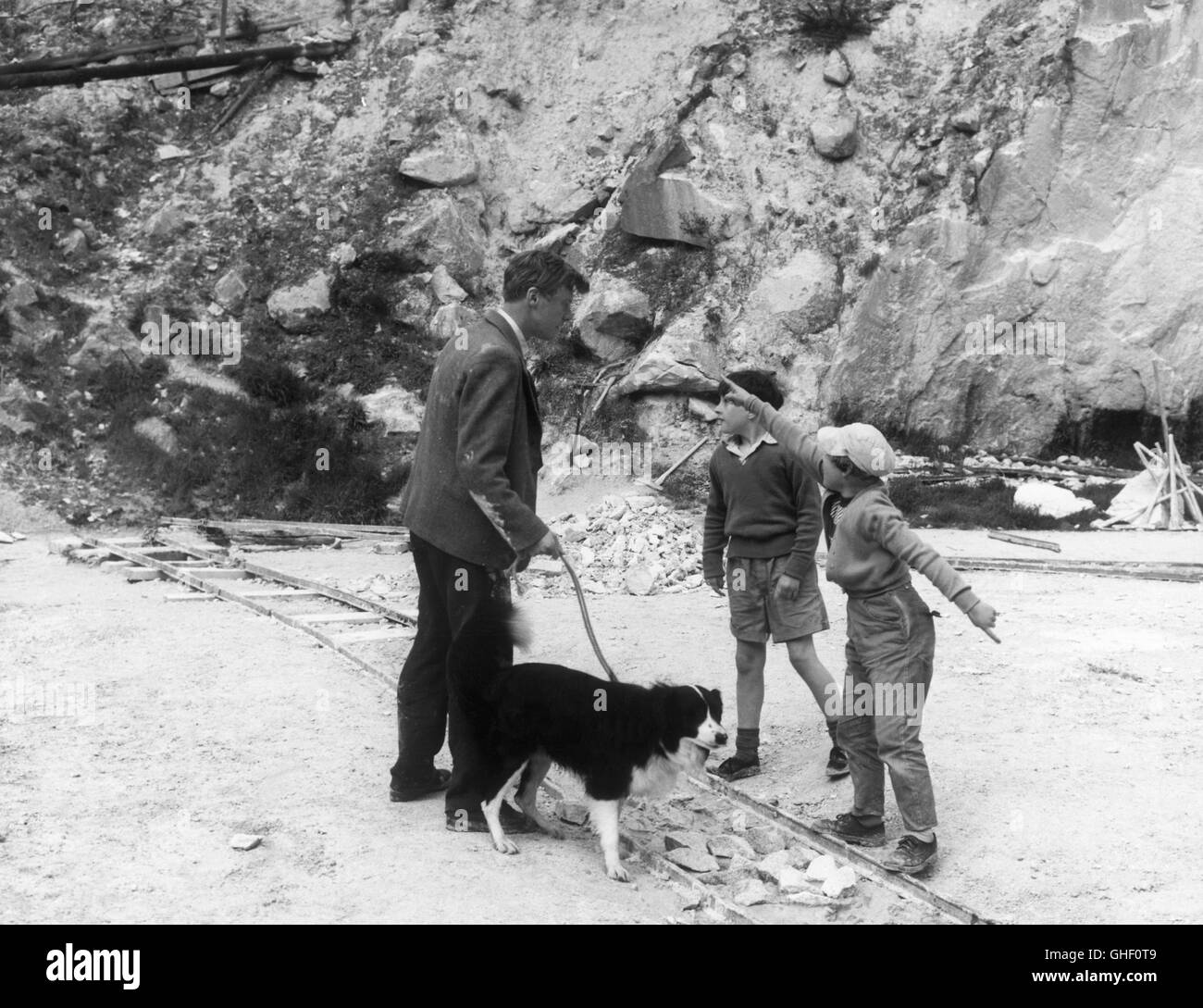 THE MYSTERY IN THE MINE UK 1959 James Hill HOWARD GREENE with dog and ...