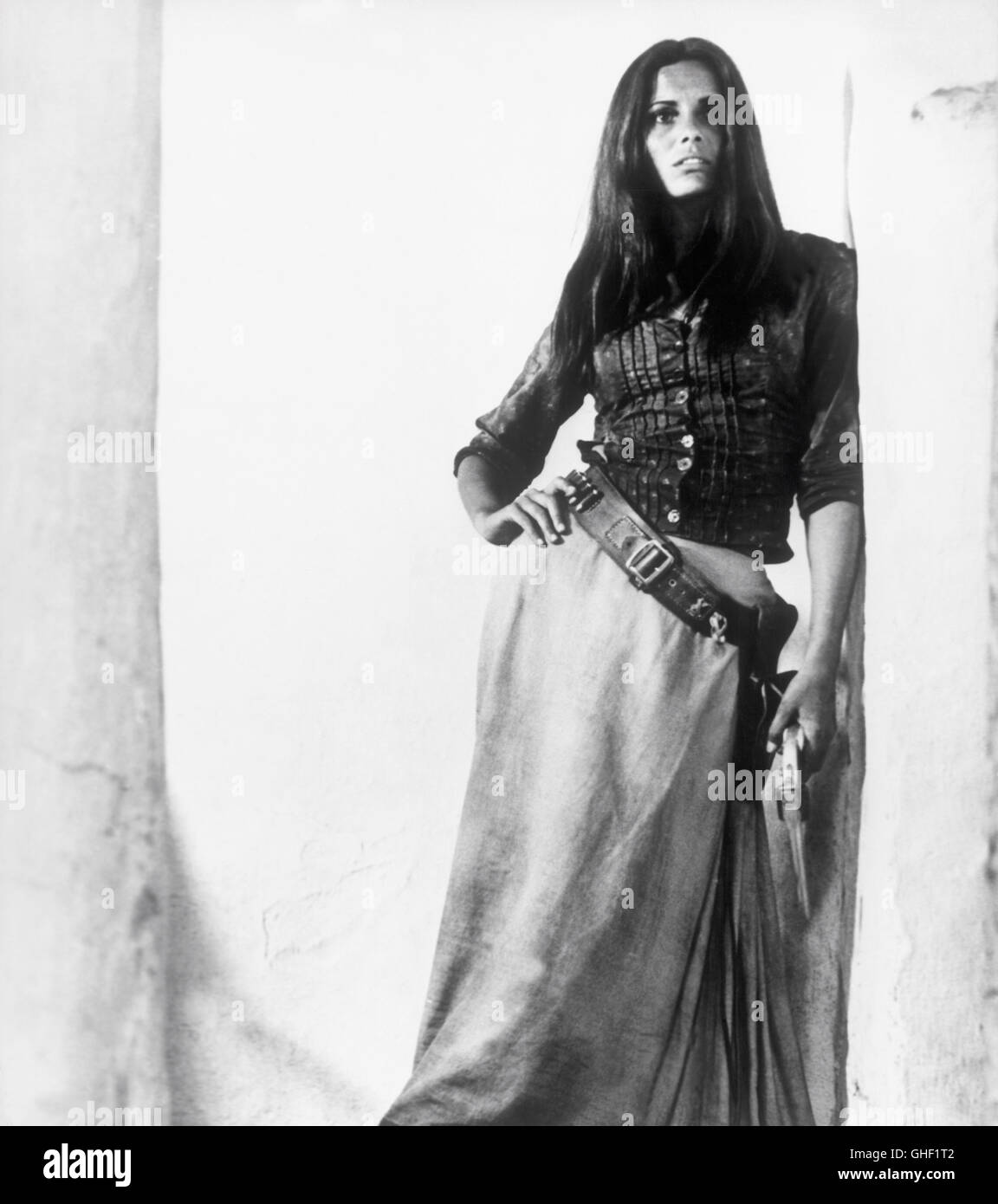 CATLOW USA 1971 Sam Wanamaker DALIAH LAVI as Rosita with gun. Regie ...