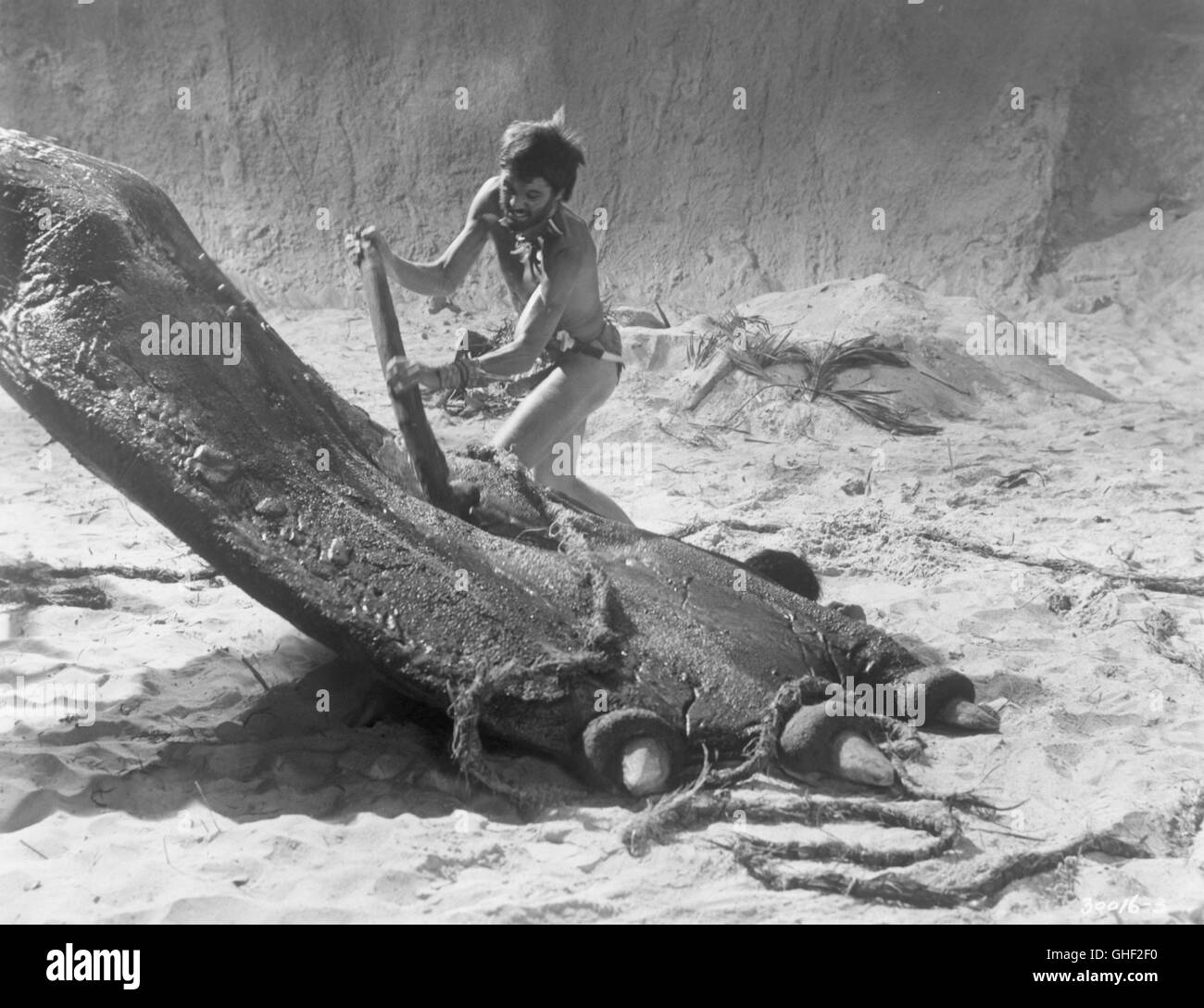 WHEN DINOSAURS RULED THE EARTH UK 1970 Val Guest Tara (ROBIN HAWDON ...