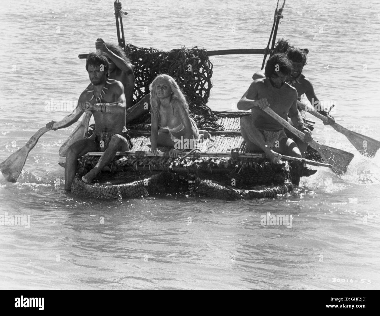 WHEN DINOSAURS RULED THE EARTH UK 1970 Val Guest Tara (ROBIN HAWDON ...