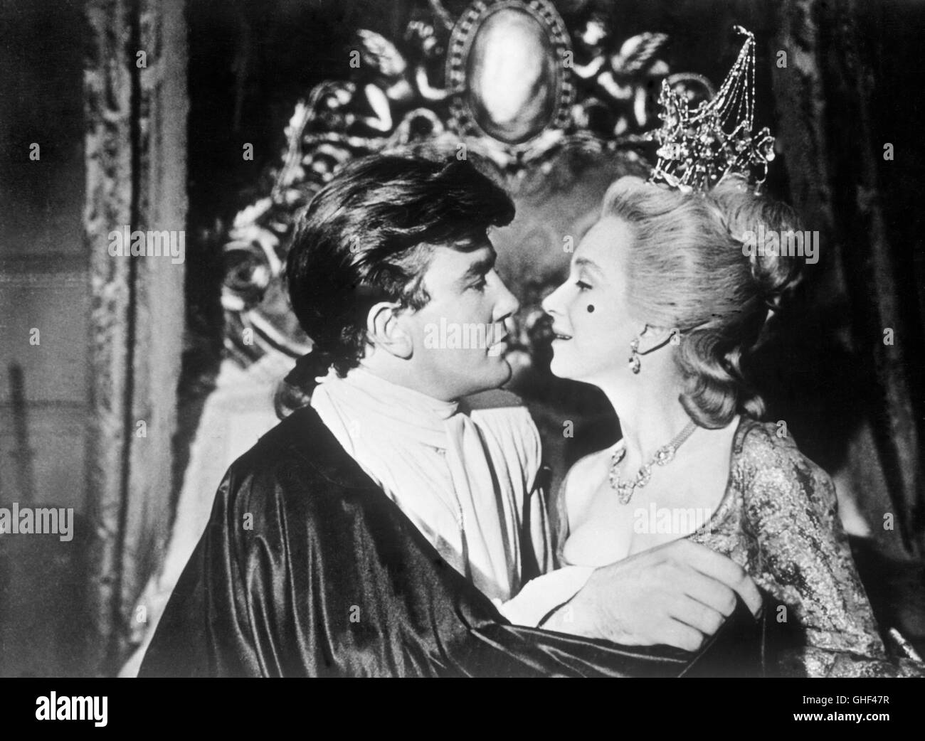 TOM JONES UK 1963 Tony Richardson ALBERT FINNEY (Tom Jones) and JOAN ...