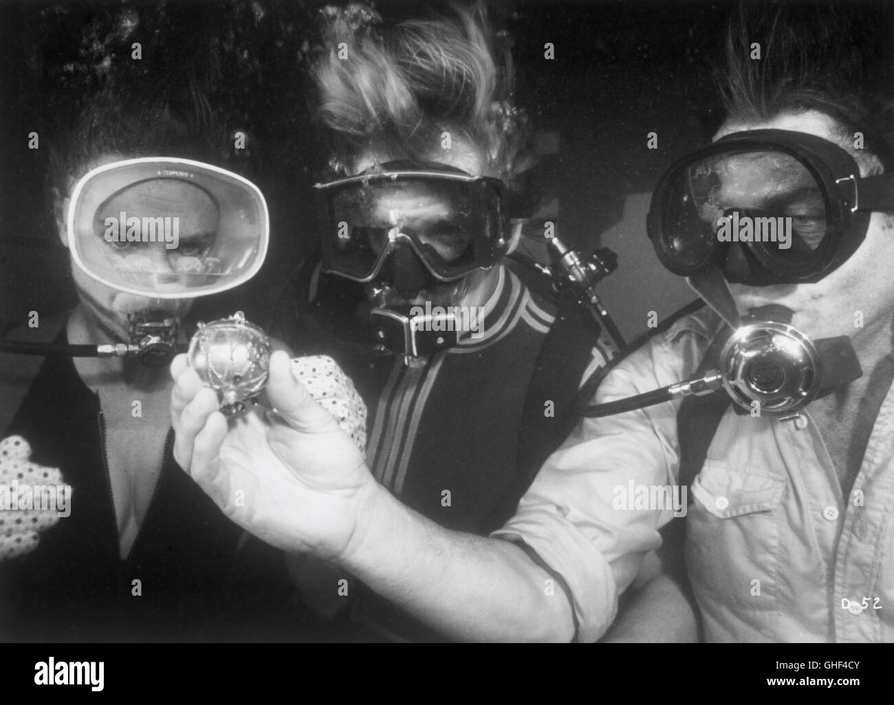 Jacqueline bisset the deep hi-res stock photography and images - Alamy