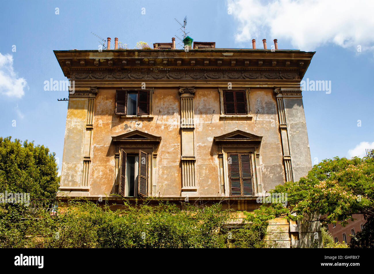 Traditional italian house in hi-res stock photography and images - Alamy