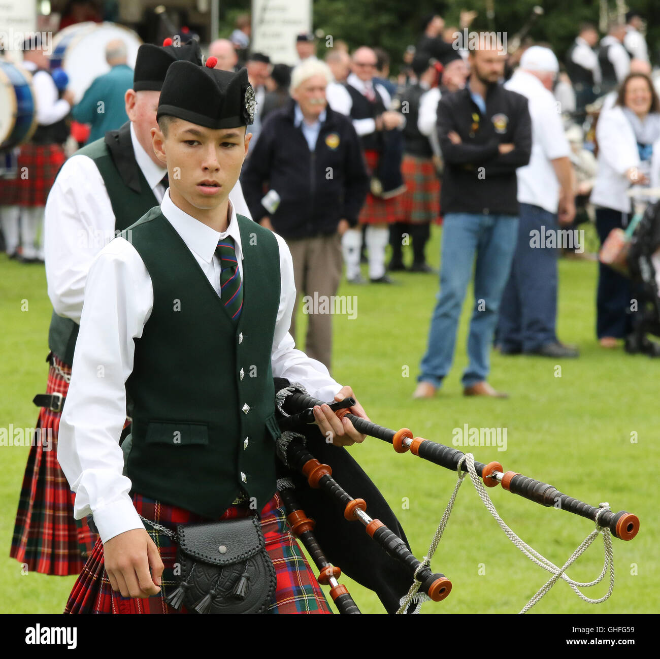 Harry Ferguson Memorial Pipe Band in action at the Lisburn ...