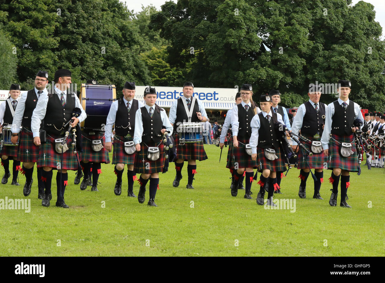 Pipe Bands in action at the Lisburn & Castlereagh City Council Pipe ...