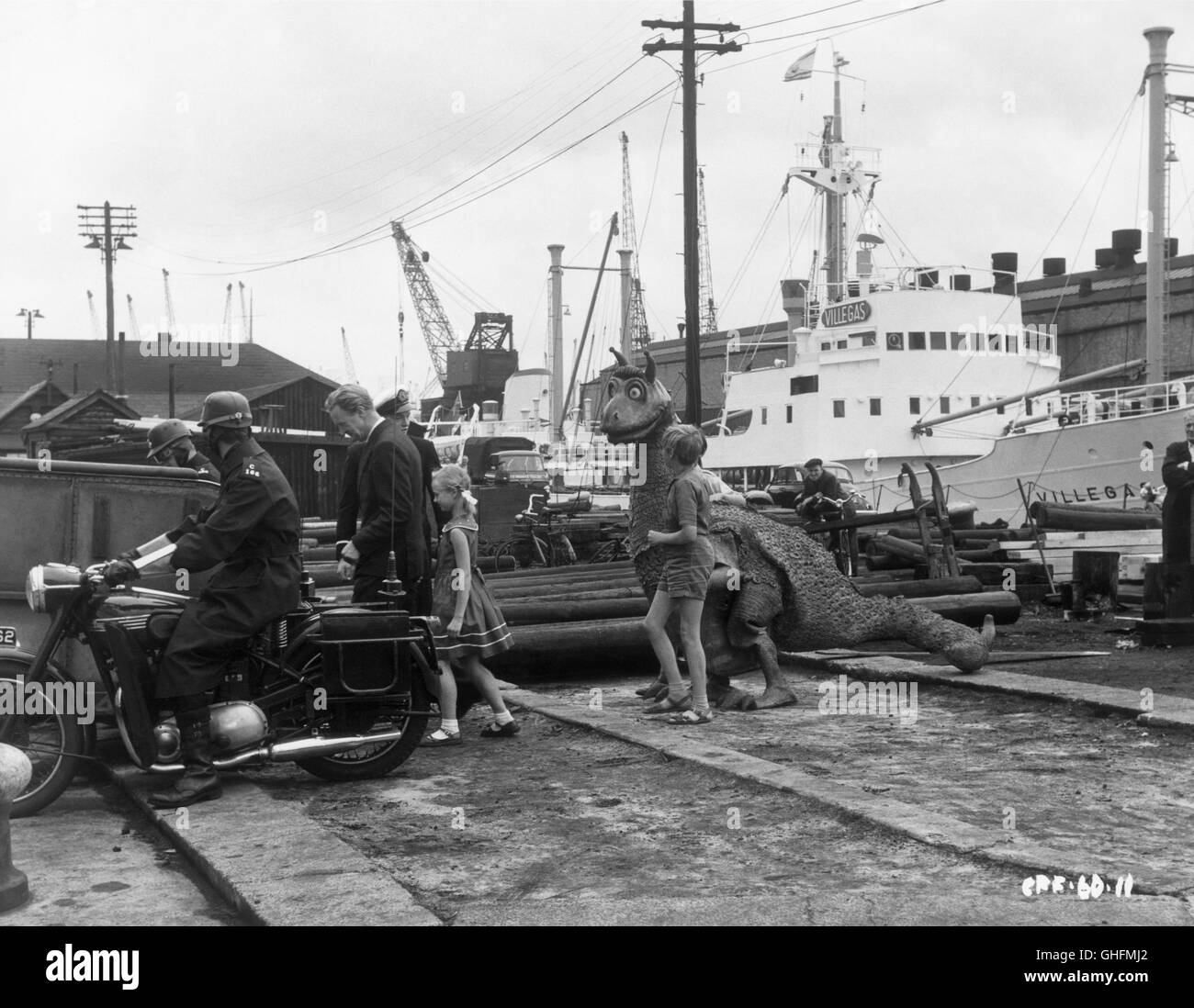 THE MONSTER OF HIGHGATE PONDS UK 1961 Alberto Cavalcanti Dockside scene ...