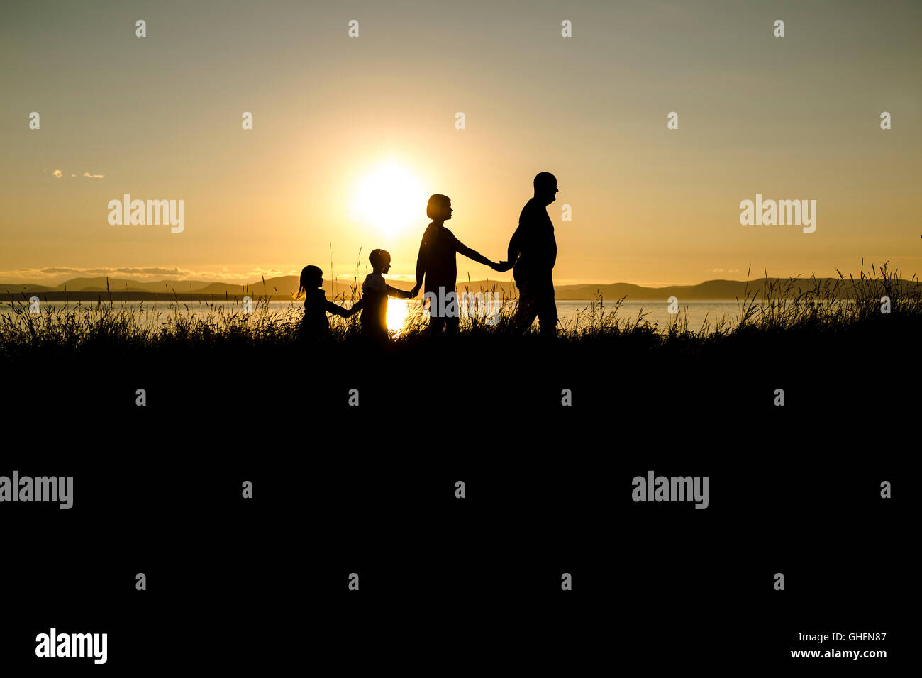 Family shadow sunset hi-res stock photography and images - Alamy