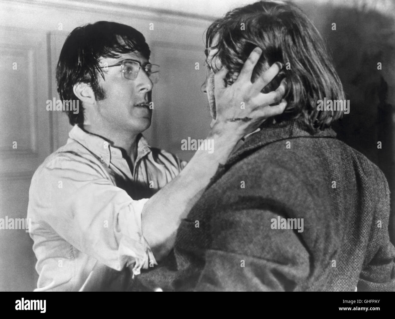 DUSTIN HOFFMAN (David Sumner) in a scene. Regie: Sam Peckinpah Stock ...
