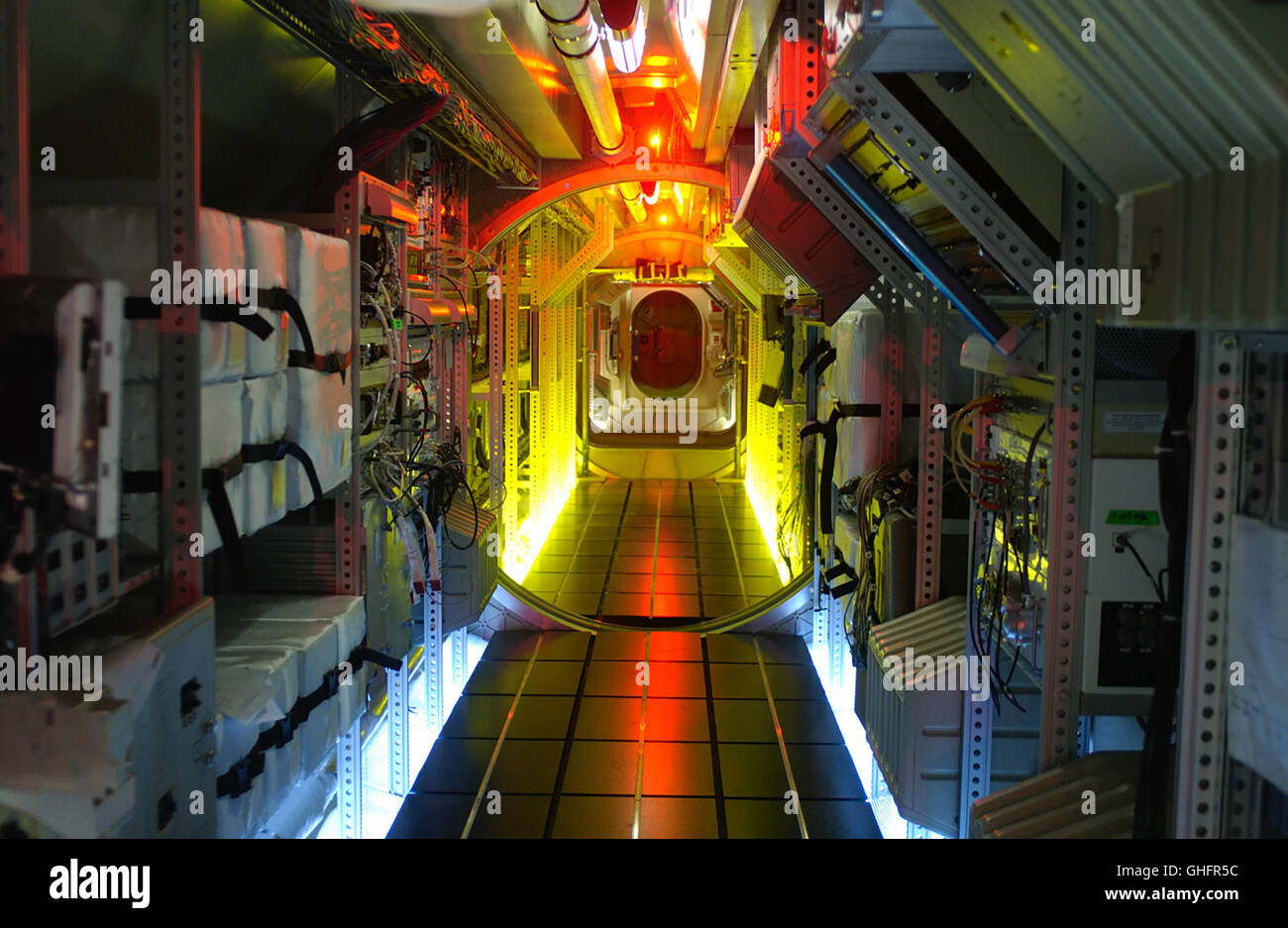 Sunshine / Spacecraft Icarus II Regie: Danny Boyle aka. Sunshine Stock ...