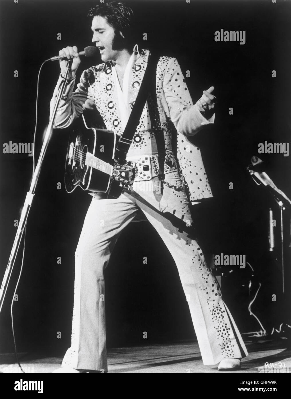 Elvis presley 1972 hi-res stock photography and images - Alamy