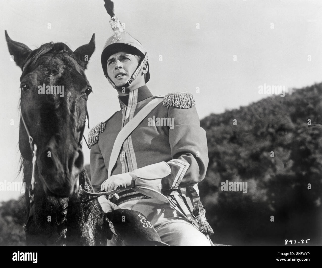 ROGER MOORE (Captain Michael Stuart) Regie: Irving Rapper Stock Photo ...