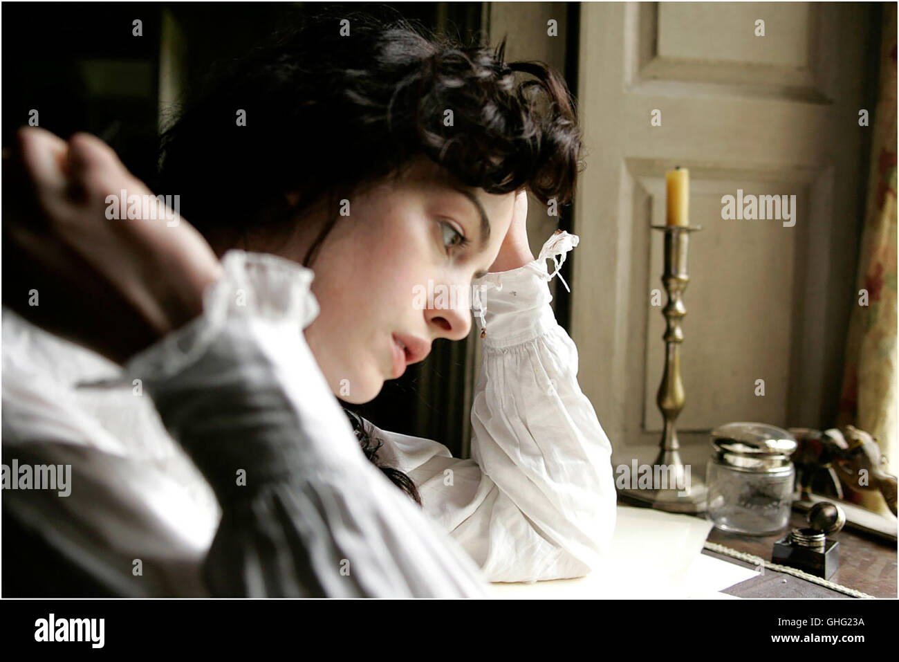 Geliebte Jane / Jane (ANNE HATHAWAY) arbeitet an ihrem ersten Roman ...