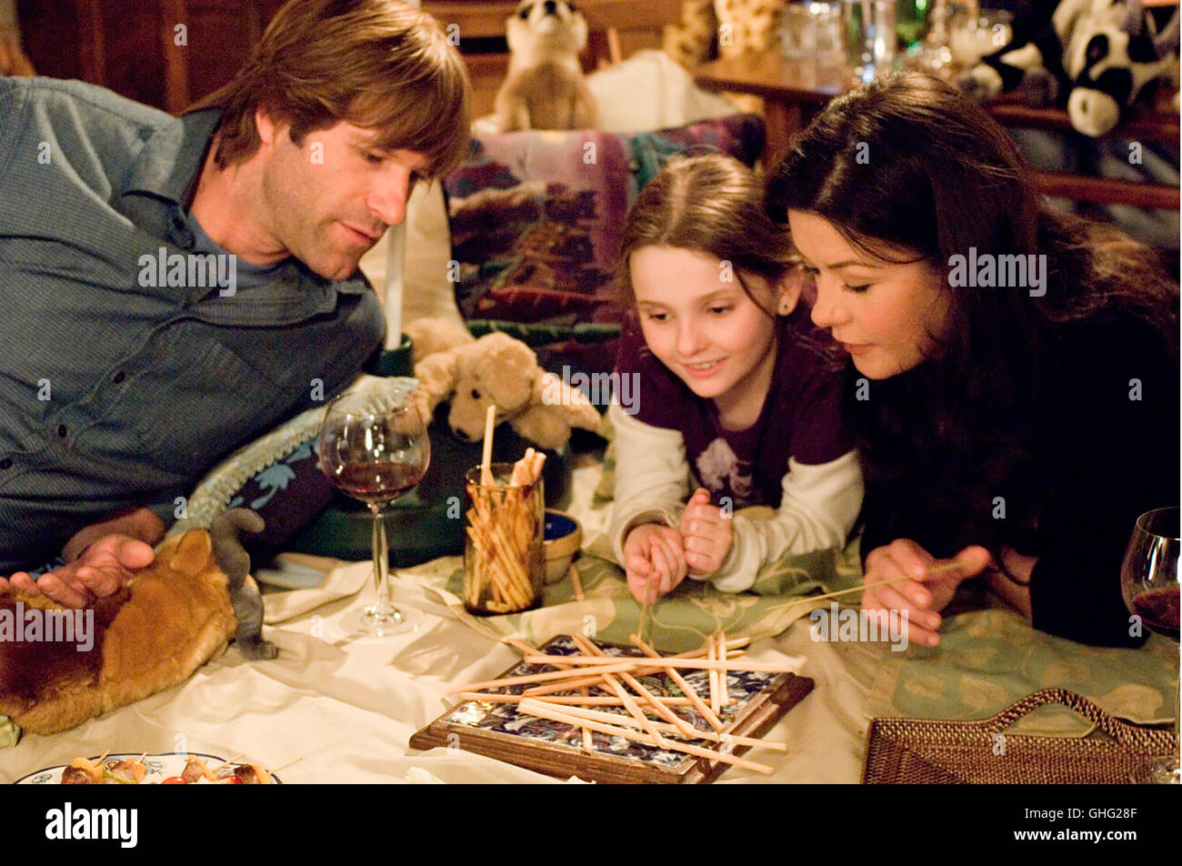 AARON ECKHART (Nick), ABIGAIL BRESLIN (Zoe), CATHERINE ZETA-JONES (Kate ...