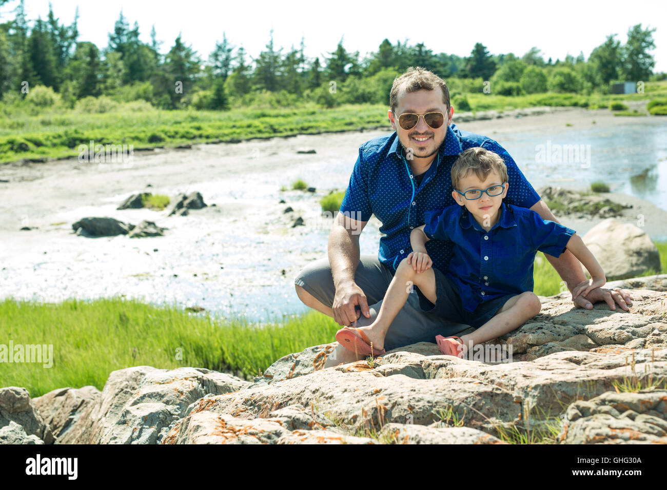 Park father son sit hi-res stock photography and images - Alamy