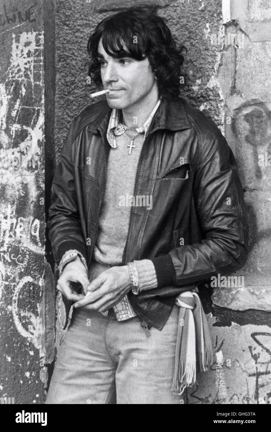 The true story of Gerry Conlon (DANIEL DAY-LEWIS), who falsely ...