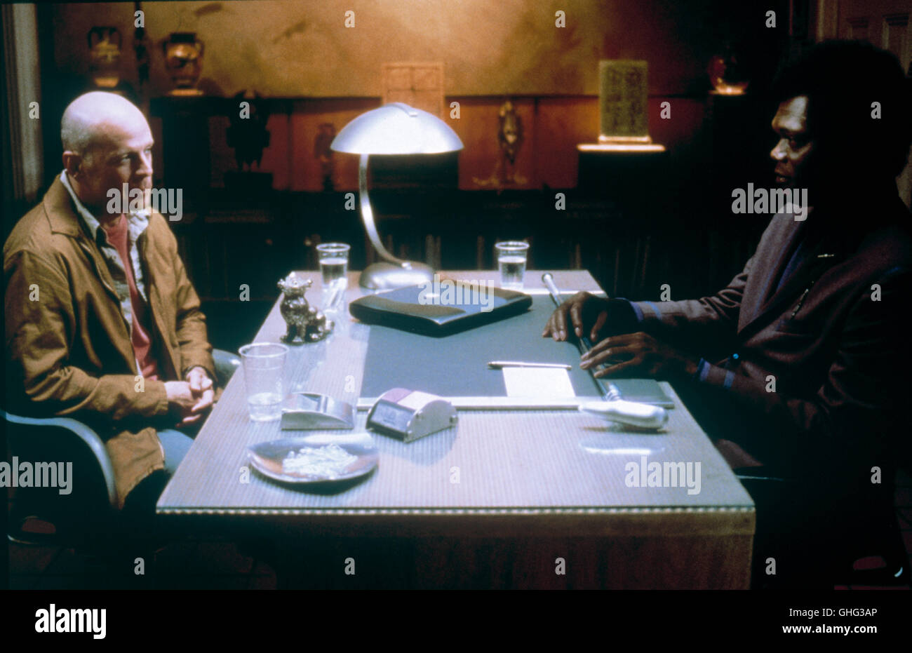 BRUCE WILLIS (David Dunn), SAMUEL L. JACKSON (Elijah Price) Regie: M ...