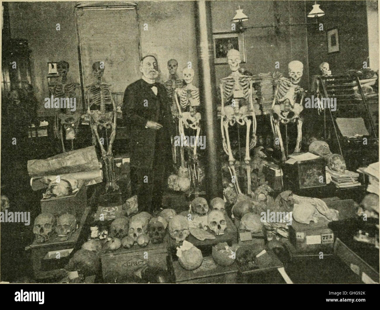 Le Monde moderne (1895 Stock Photo - Alamy