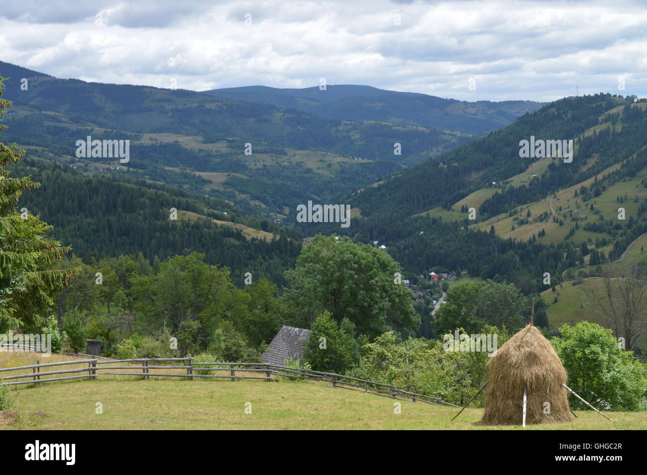Village view with haystacks hi-res stock photography and images - Alamy