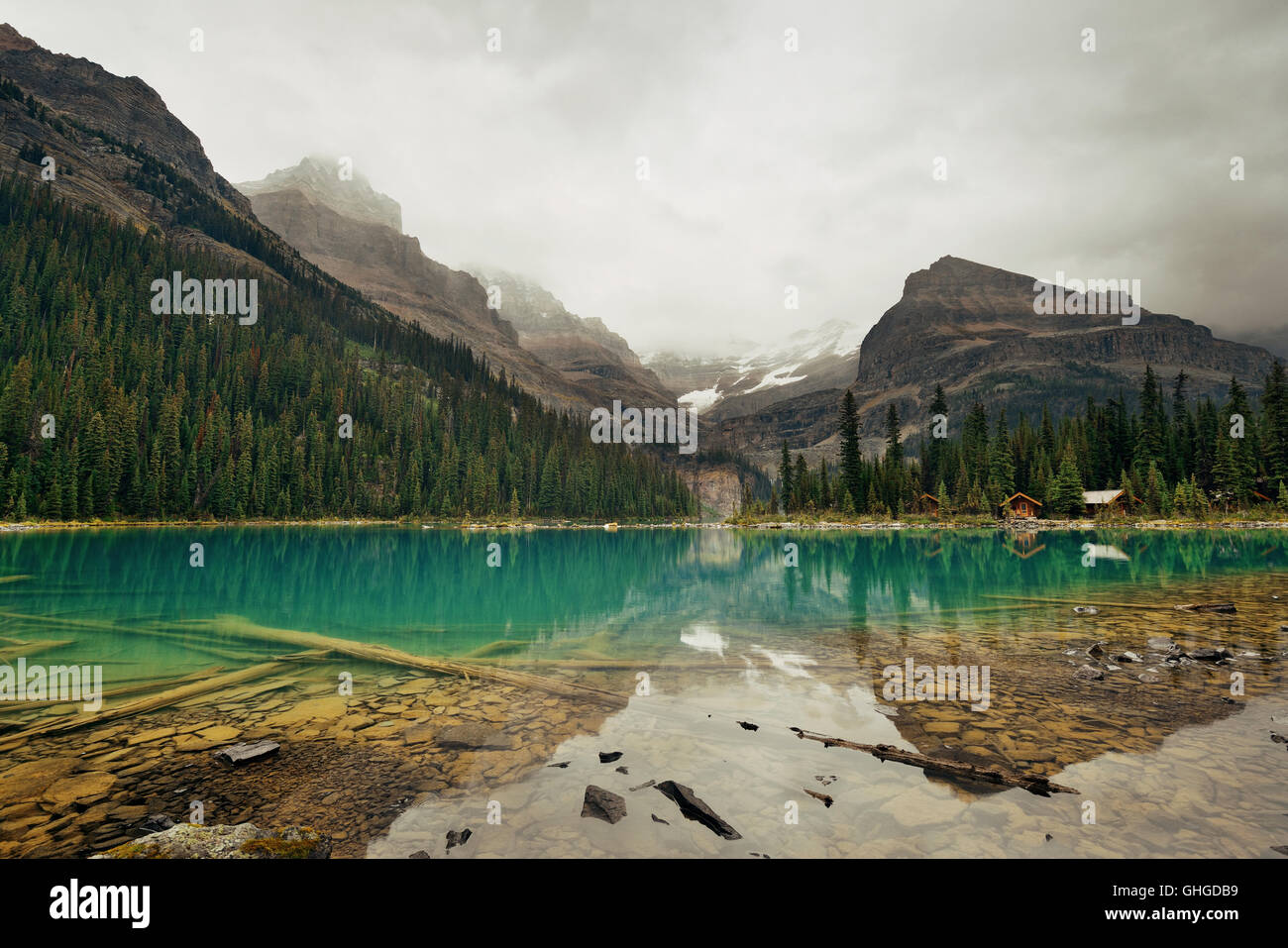 Lake O'hara with waterfront cabin, Yohu National Park, Canada Stock ...