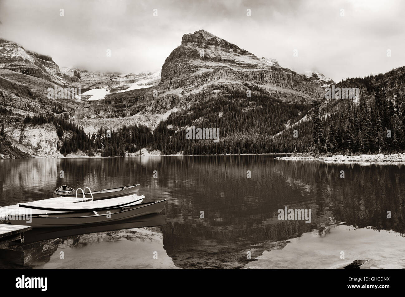 Lake O'hara, Yohu National Park with canoe, Canada Stock Photo - Alamy