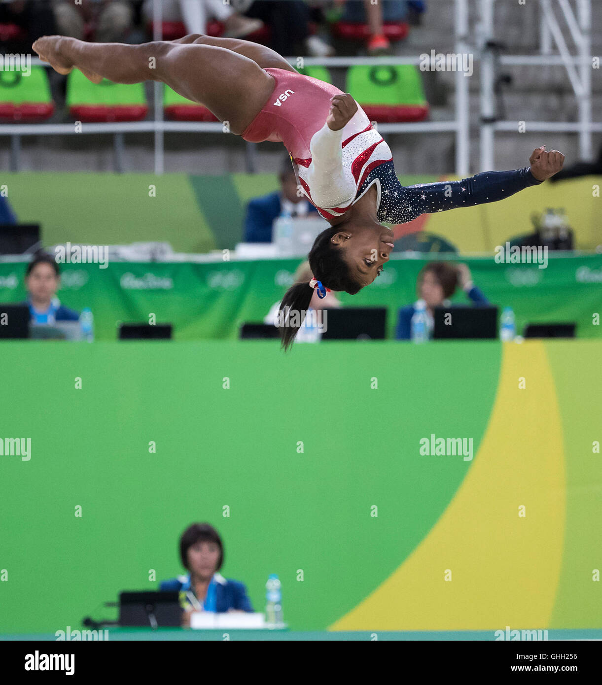 Simone biles floor hi-res stock photography and images - Alamy