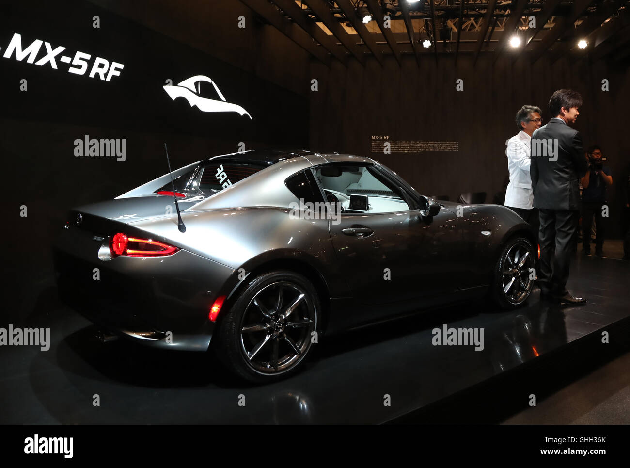 Chiba, Japan. 5th Aug, 2016. Japanese auto maker Mazda Motor displays ...