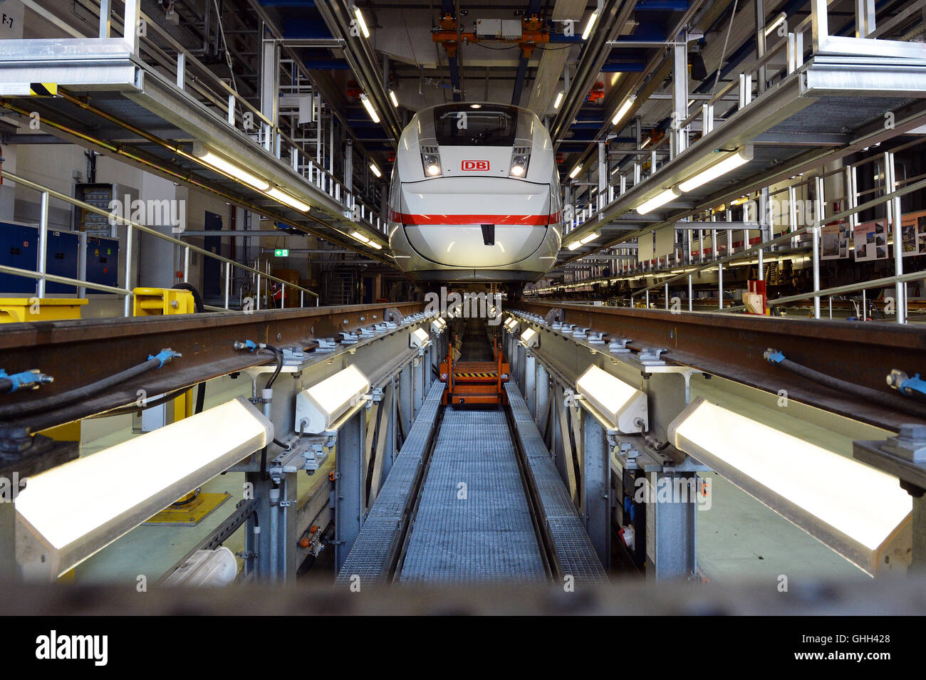 Berlin, Germany. 13th Sep, 2016. An ICE train of the fourth generation ...