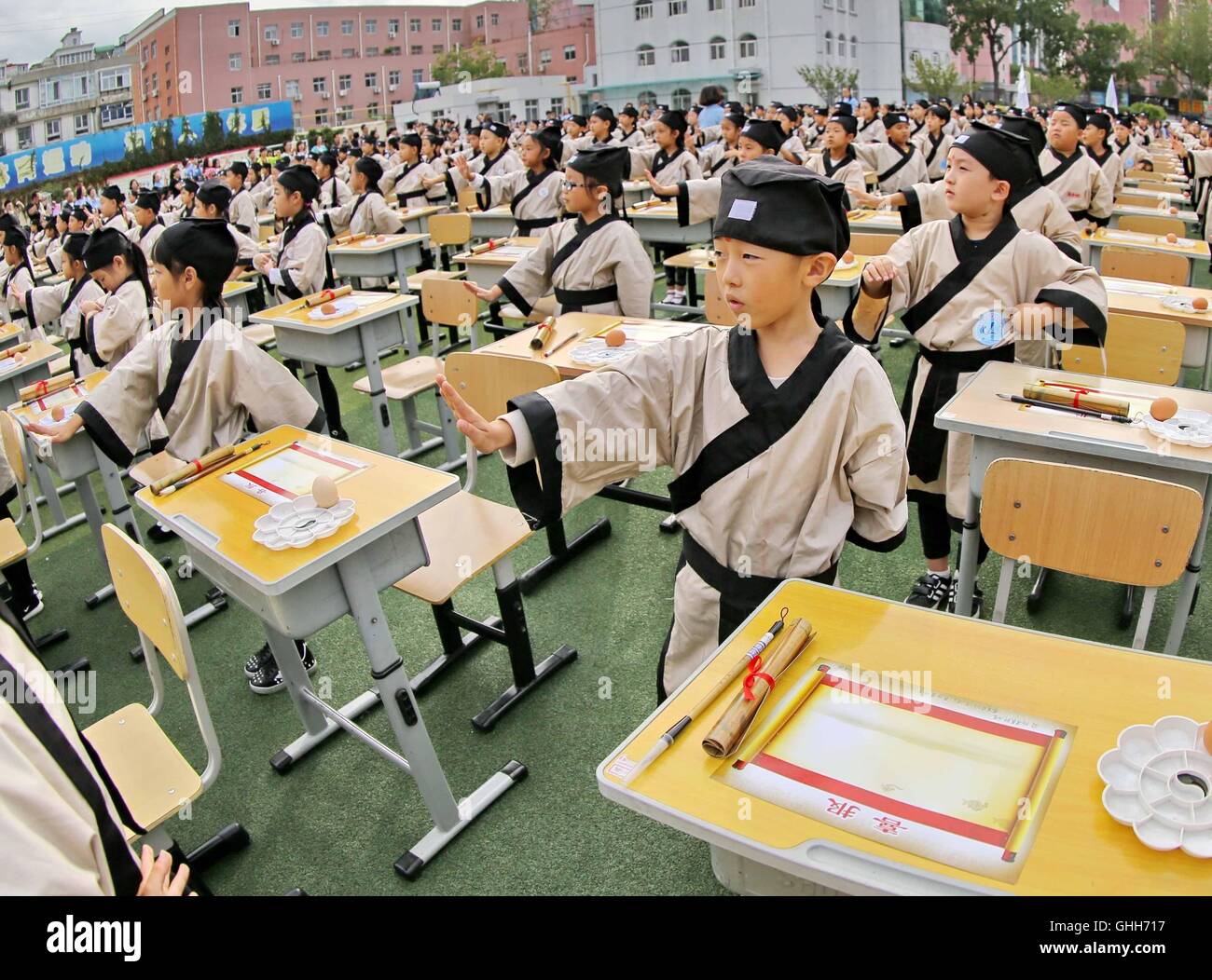 China confucius children hi-res stock photography and images - Alamy