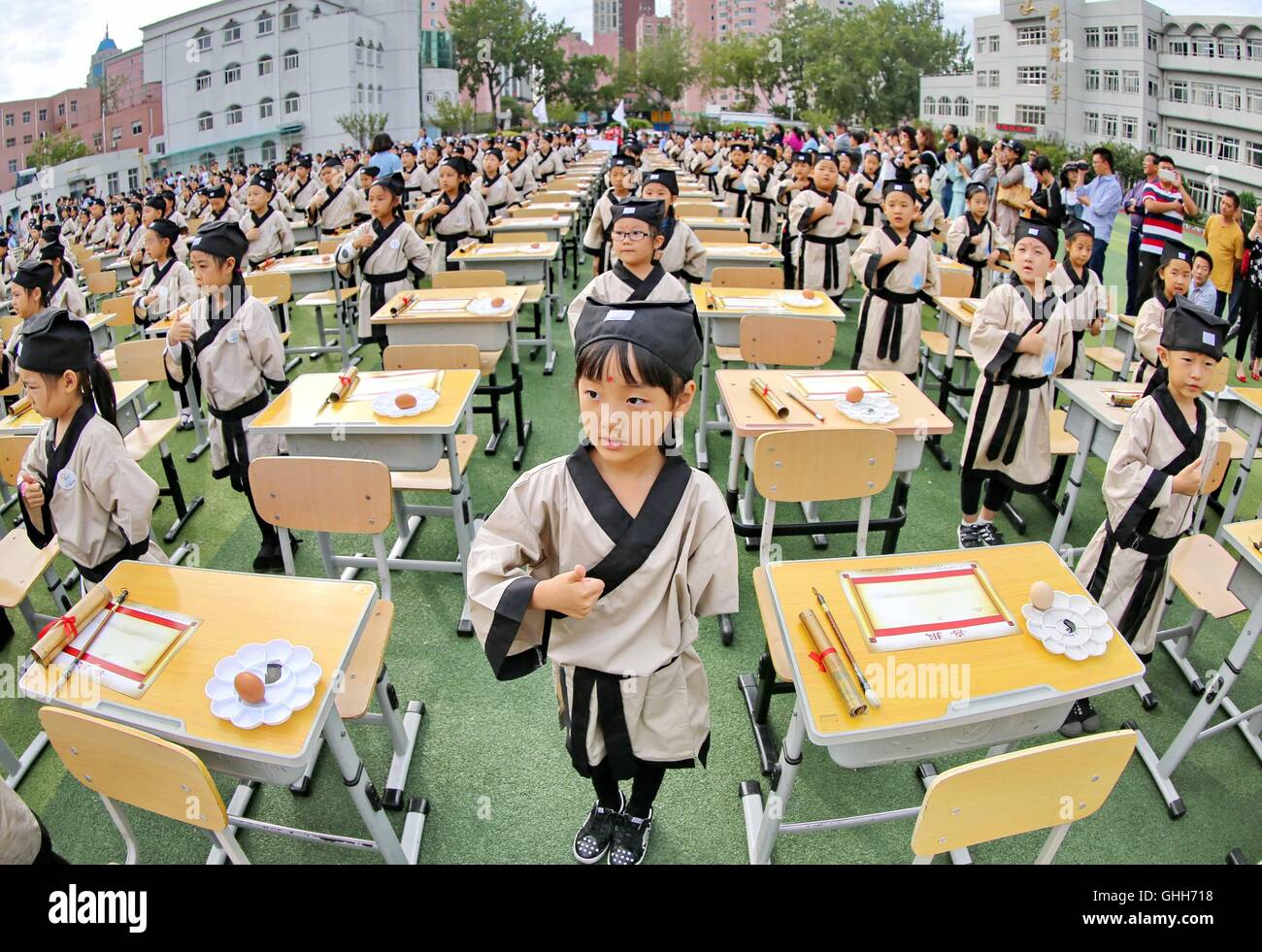 China confucius children hi-res stock photography and images - Alamy