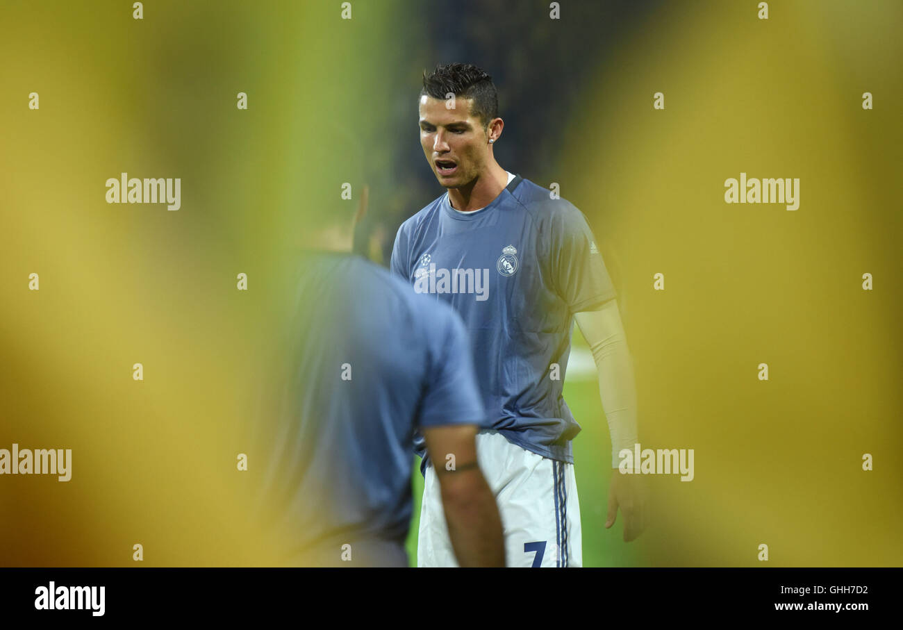 Cristiano ronaldo 2016 champions league hi-res stock photography and ...