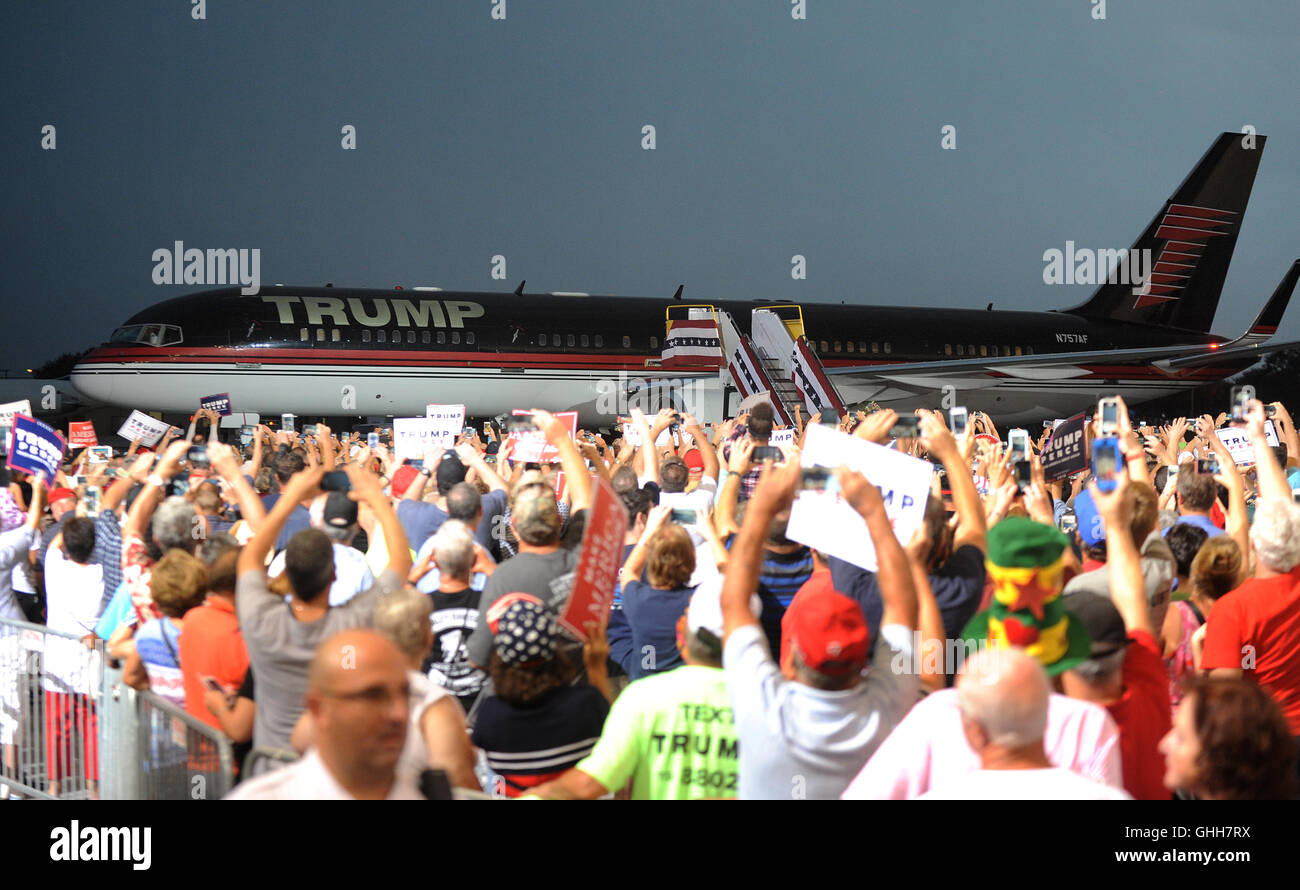 Trump plane hi-res stock photography and images - Alamy