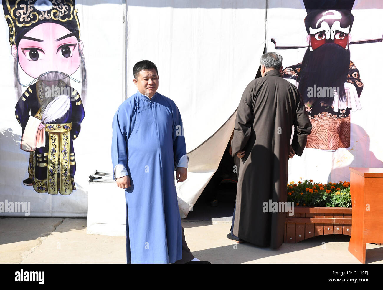 Beijing, China. 28th Sep, 2016. Cross talkers in traditional dress ...