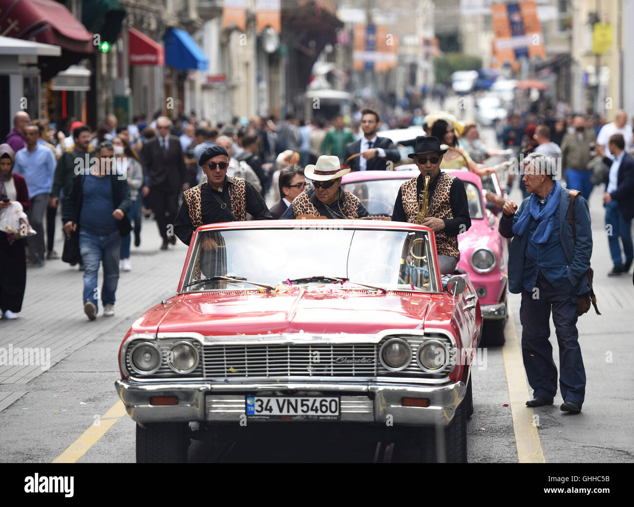 Vintage cars take part hi-res stock photography and images - Alamy
