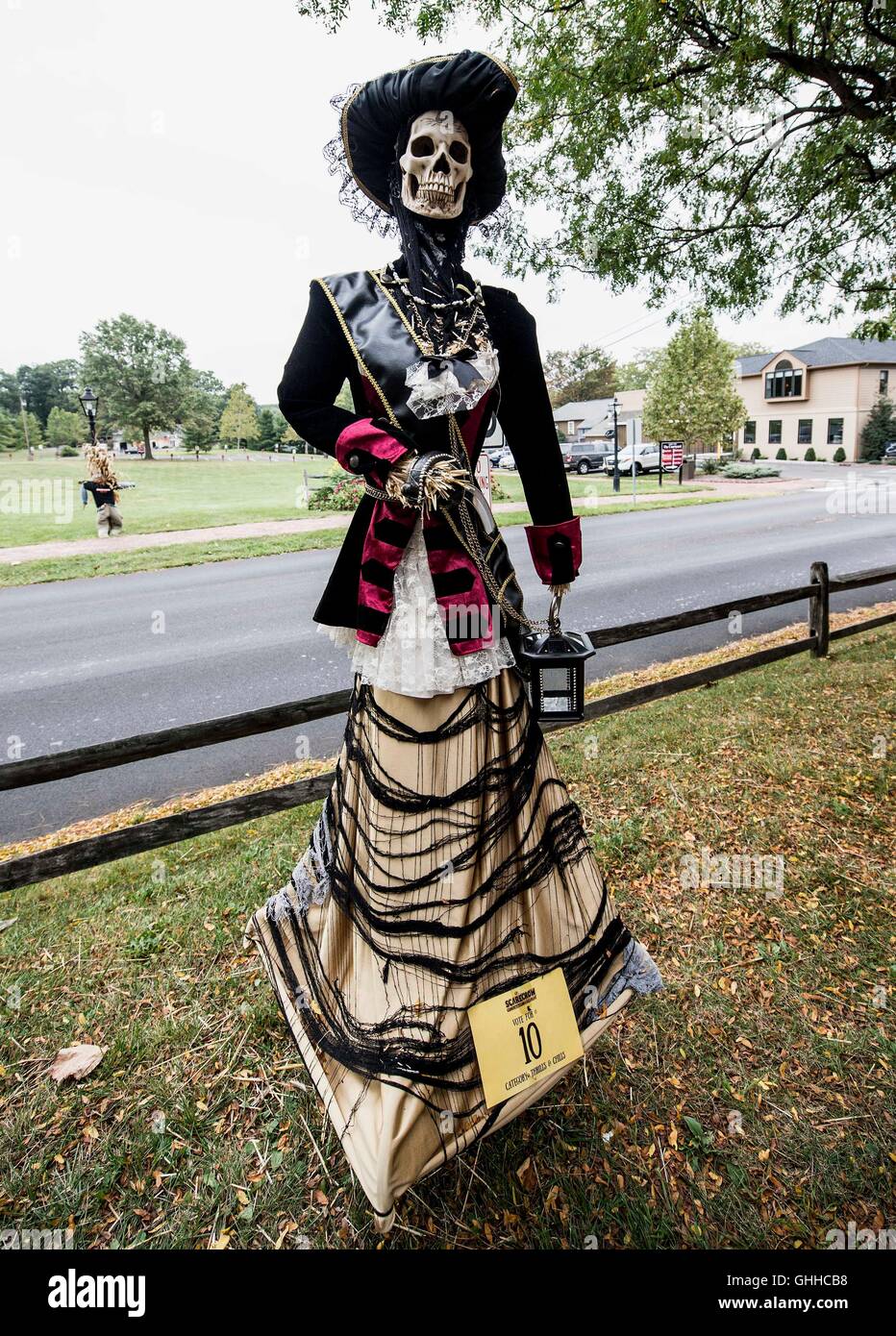 New Hope, Pennsylvania, USA. 28th Sep, 2016. Scarecrows are displayed ...