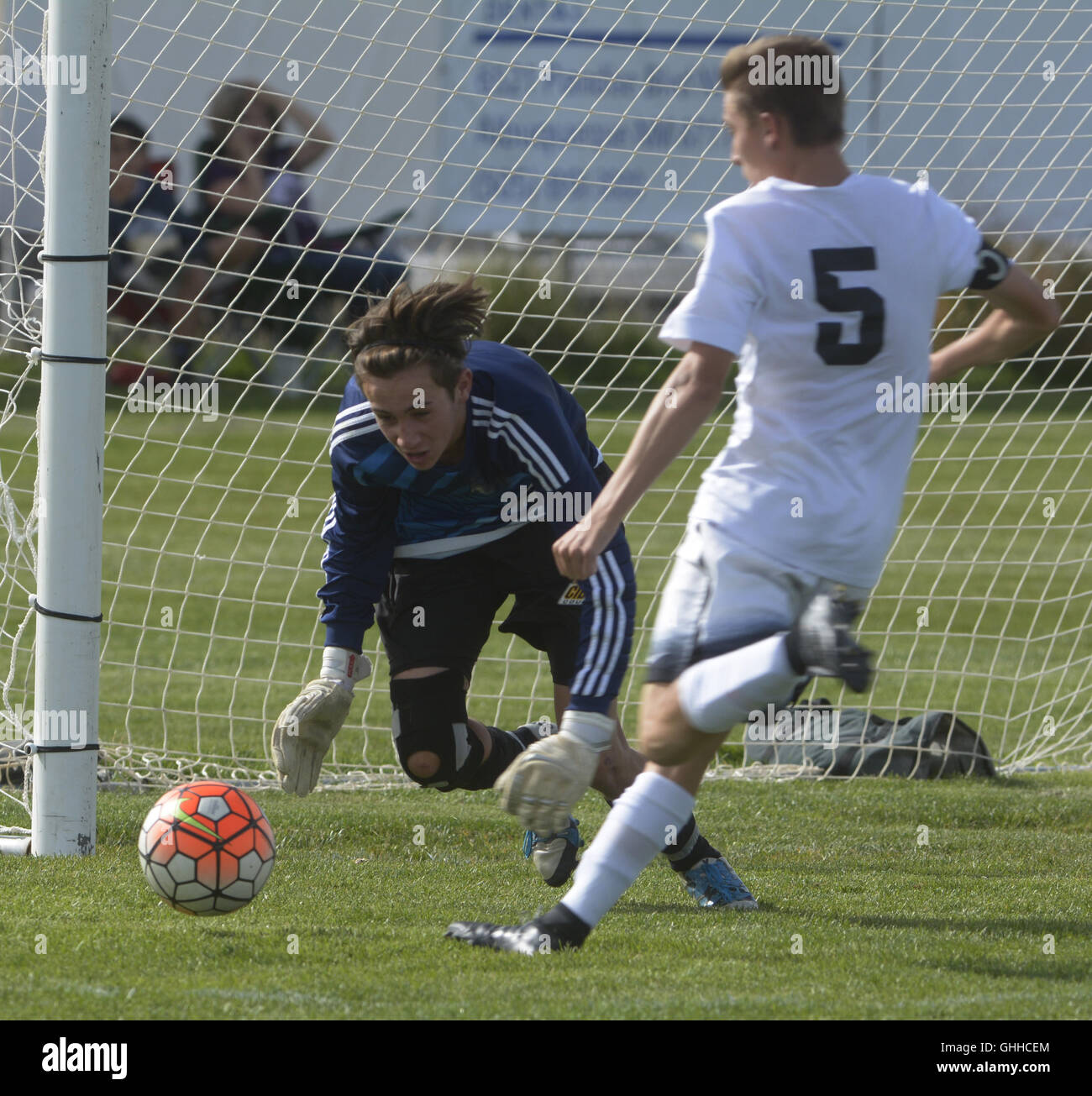 Usa. 28th Sep, 2016. SPORTS -- Volcano Vista's Larsen Rogers, 5, kicks ...