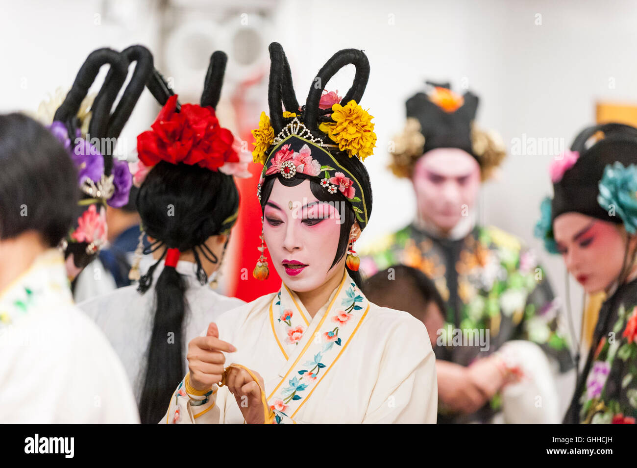 London, UK. 28 September 2016. Behind the scenes, members of the SuZhou ...