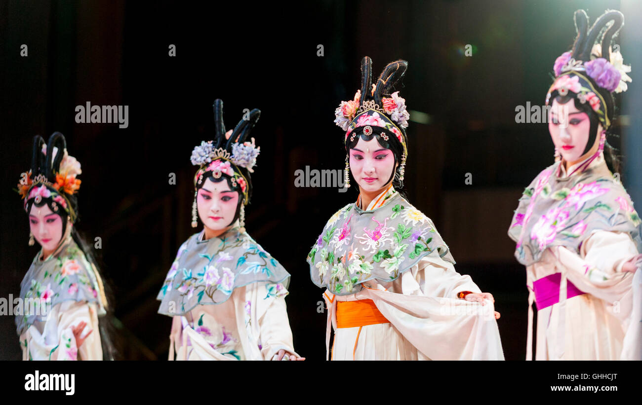 London, UK. 28 September 2016. Members of the SuZhou Kun Opera theatre ...
