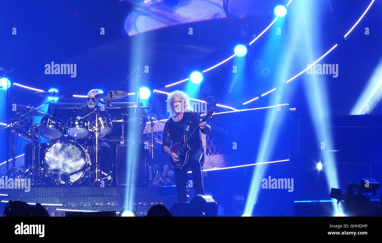 Singer adam lambert hi-res stock photography and images - Alamy