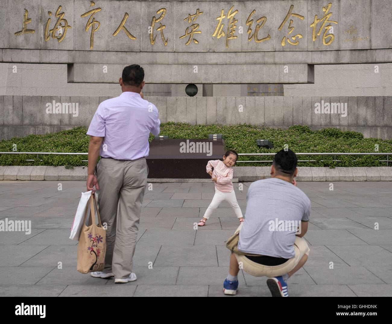 Los Angeles, California, USA. 5th Sep, 2016. A little girl poses for ...