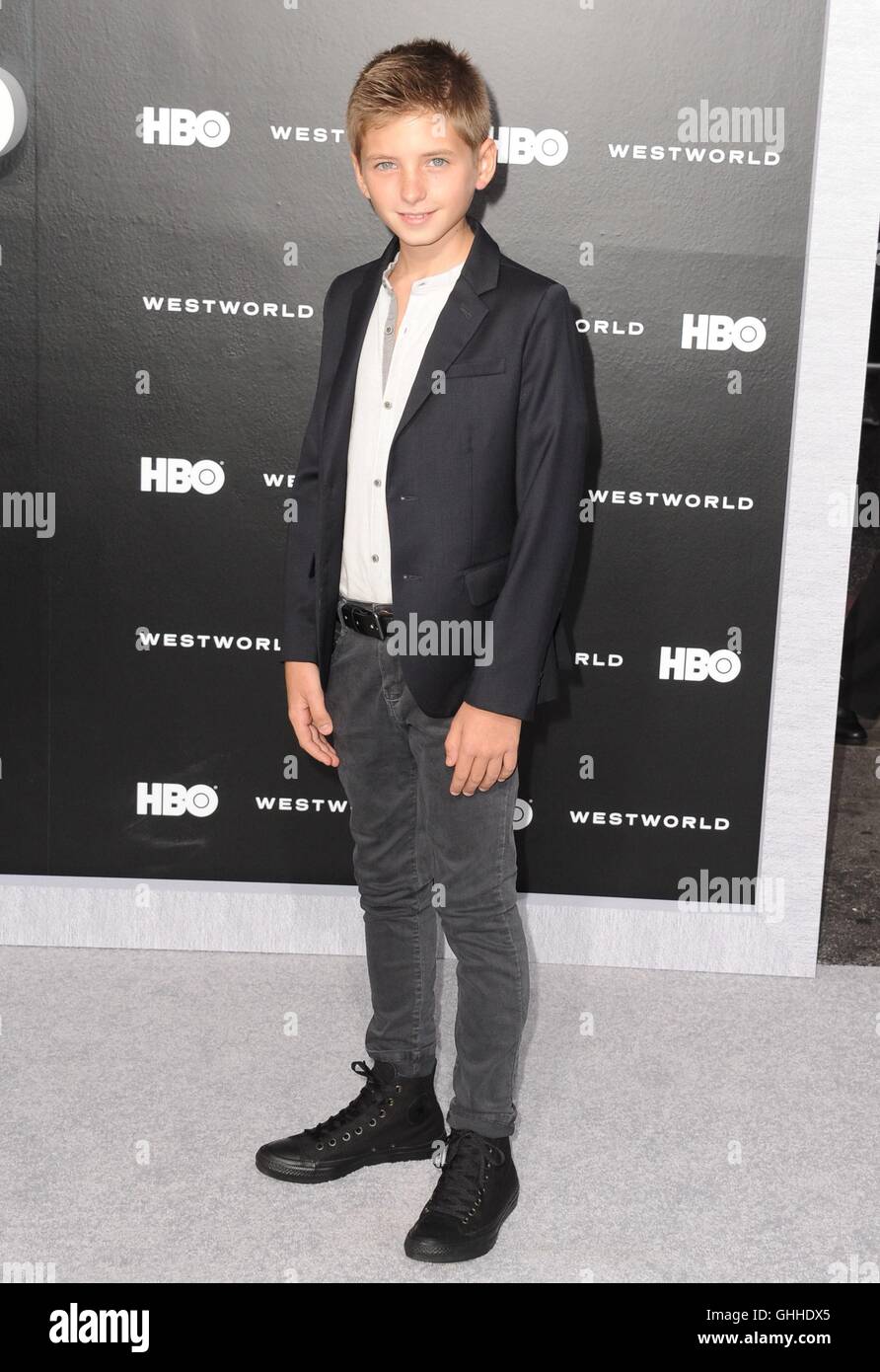 Los Angeles, CA, USA. 28th Sep, 2016. Oliver Bell at arrivals for ...
