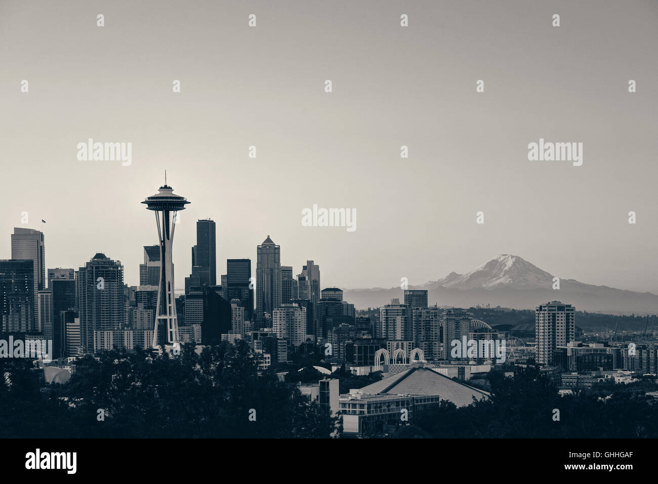 Seattle city skyline with Mt Rainier at sunset with urban office ...