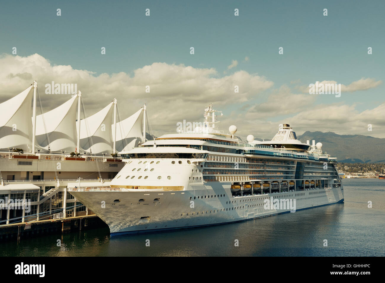 Cruise ship dock at Vancouver pier Stock Photo - Alamy